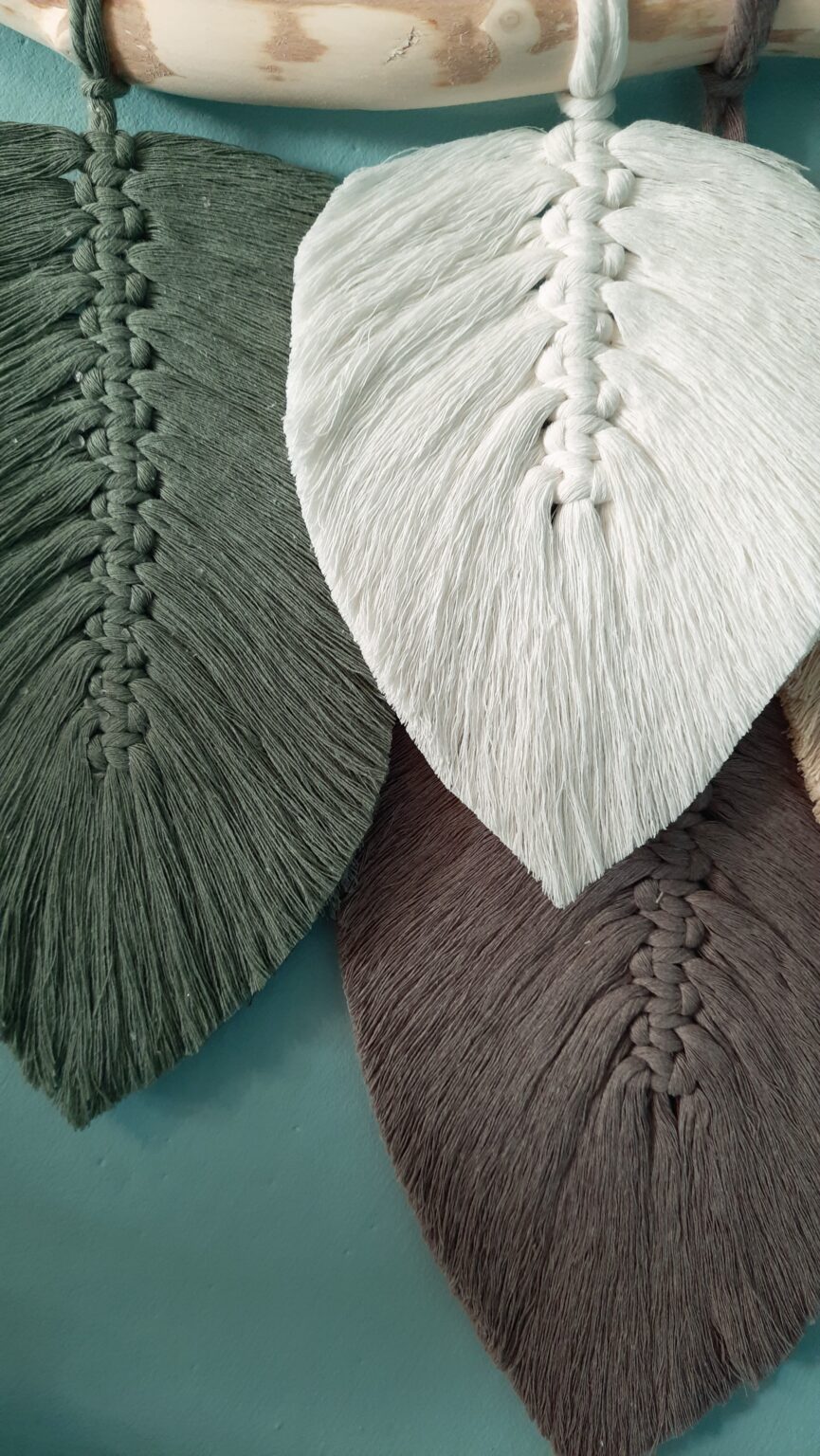 Závěsná dekorace macramé listy 4 - Alamade MACRAMÉ